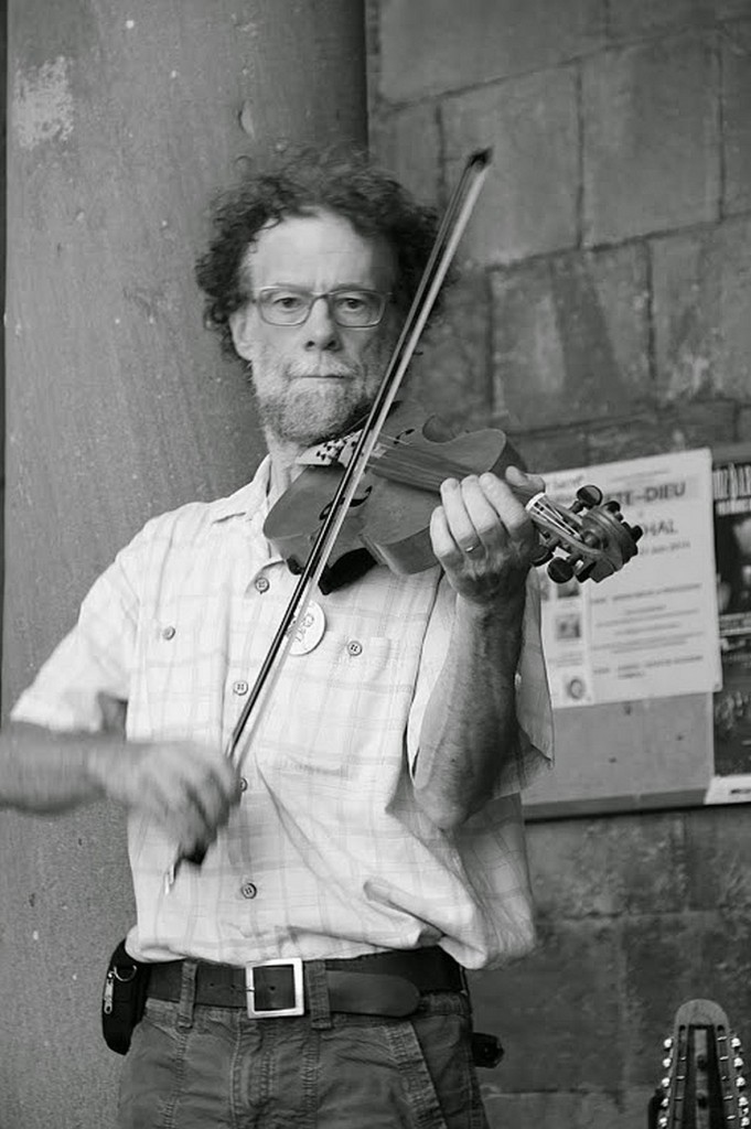 Jacques Fuchs au violon suédois - Le Nyckelharpa